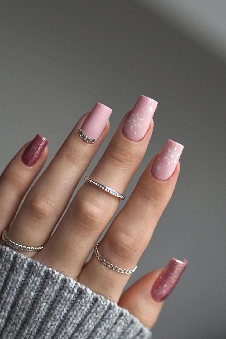 Snowflake Winter Nails 2025–2026 23+ Magical Ideas for Frosty, Festive ...