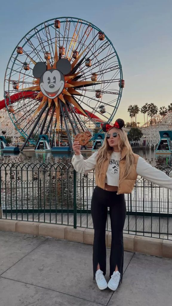 Disney Outfits 2026: 25+ Cute, Aesthetic & Wearable Park Looks for ...